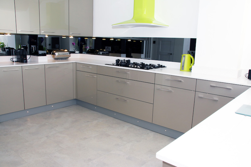 Champagne kitchen with bronze mirror | Interiors 12